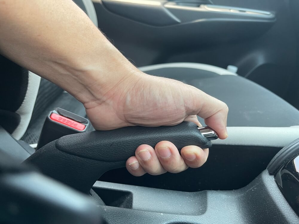 Mengenal Lebih Dalam tentang Hand Brake Mobil - Fokus Jabar