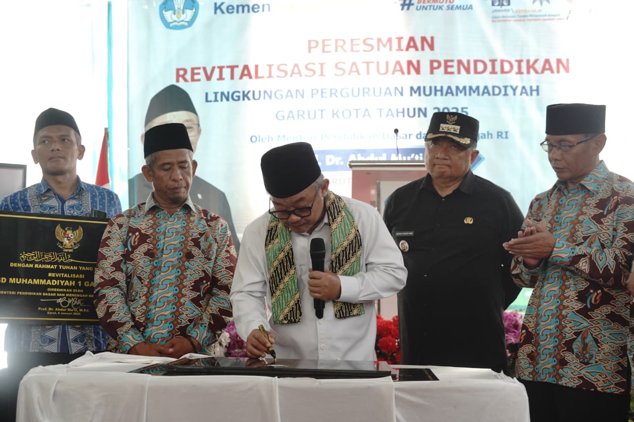 Mendikdasmen Resmikan Revitalisasi Sekolah, DPRD Garut Berikan Catatan ...