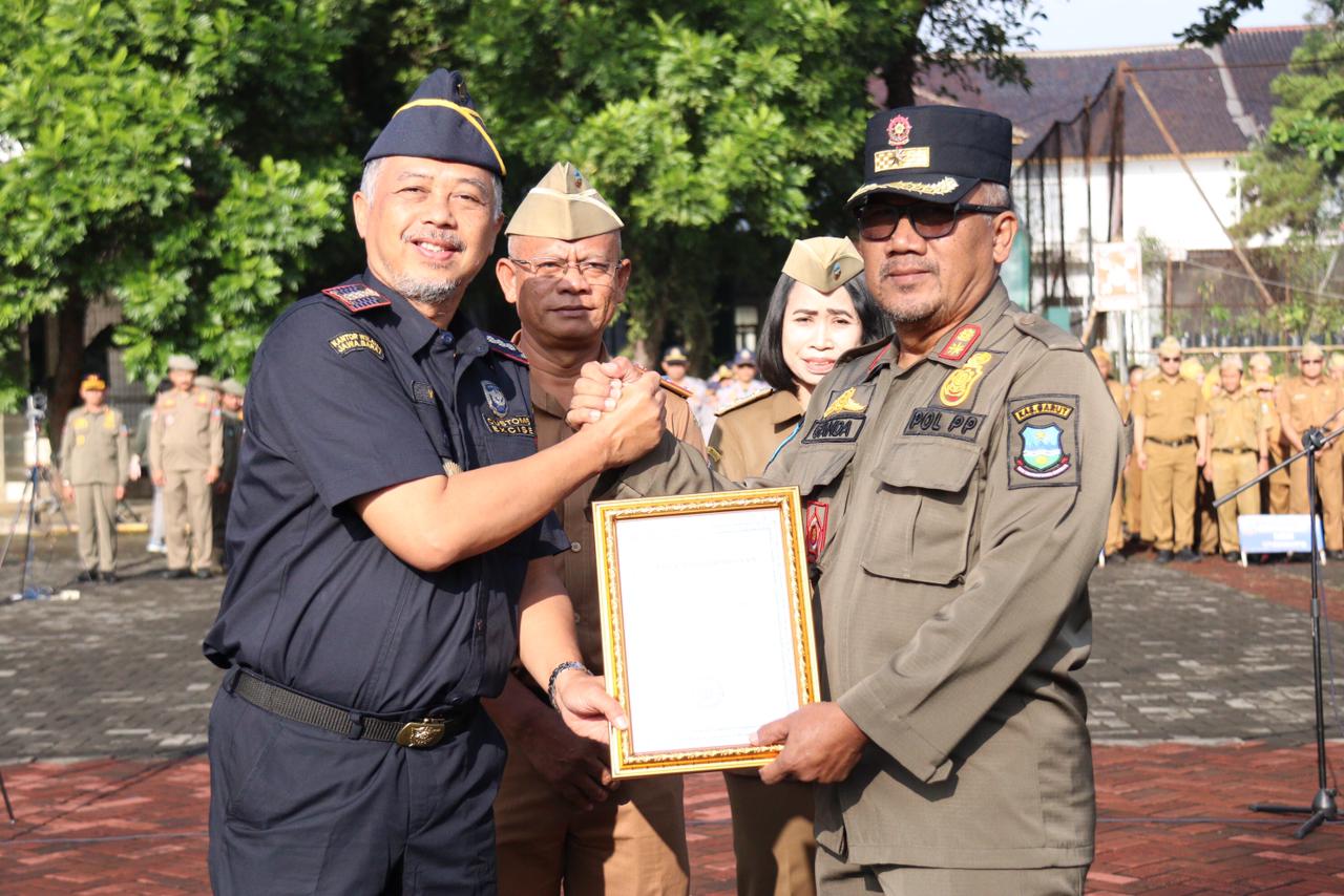 Garut Raih Penghargaan Bea Cukai, Sekda Puji Kinerja Satpol PP - Fokus ...